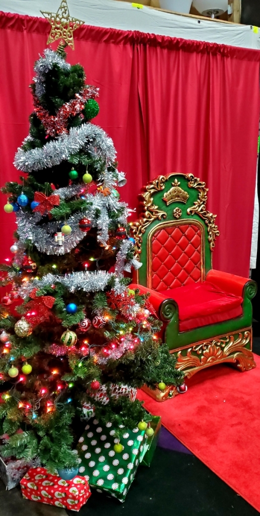 Christmas Tree with Presents – Vancouver PartyWorks